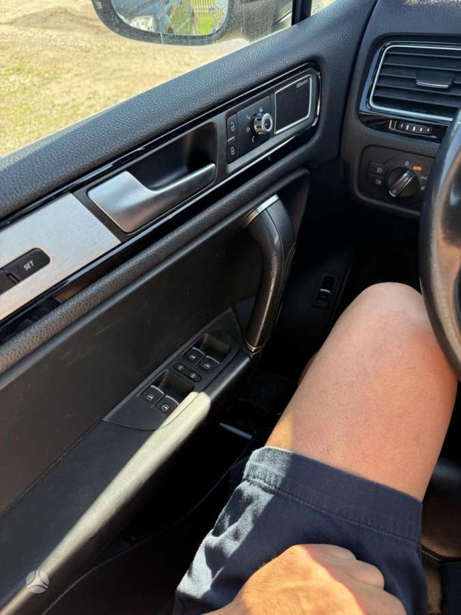 Melns Volkswagen Touareg 2014 Jurbarkas, ar dzinēja tilpumu 3.00 L un nobraukumu 300 tūkst. km par 10499 €, foto 7 vietnē AUTOMOTO.COM.LV