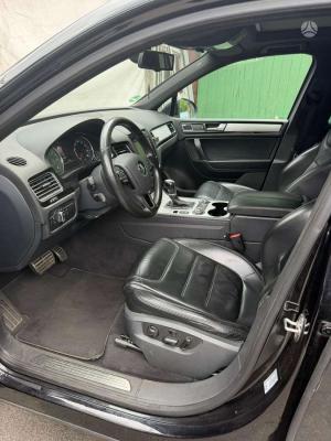 Melns Volkswagen Touareg 2014 Jurbarkas, ar dzinēja tilpumu 3.00 L un nobraukumu 300 tūkst. km par 10499 €, foto 8 vietnē AUTOMOTO.COM.LV