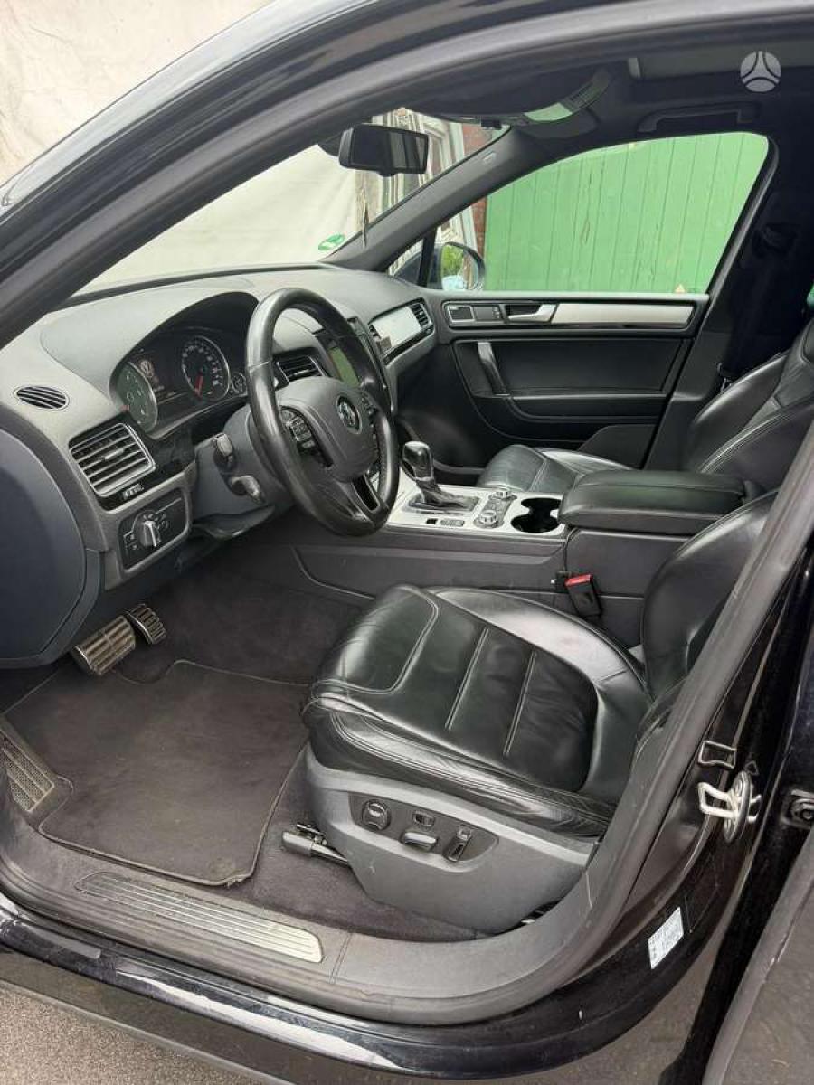 Melns Volkswagen Touareg 2014 Jurbarkas, ar dzinēja tilpumu 3.00 L un nobraukumu 300 tūkst. km par 10499 €, foto 8 vietnē AUTOMOTO.COM.LV