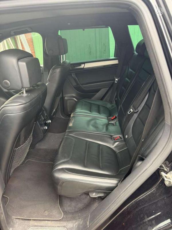 Melns Volkswagen Touareg 2014 Jurbarkas, ar dzinēja tilpumu 3.00 L un nobraukumu 300 tūkst. km par 10499 €, foto 8 vietnē AUTOMOTO.COM.LV