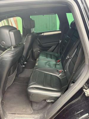 Melns Volkswagen Touareg 2014 Jurbarkas, ar dzinēja tilpumu 3.00 L un nobraukumu 300 tūkst. km par 10499 €, foto 9 vietnē AUTOMOTO.COM.LV