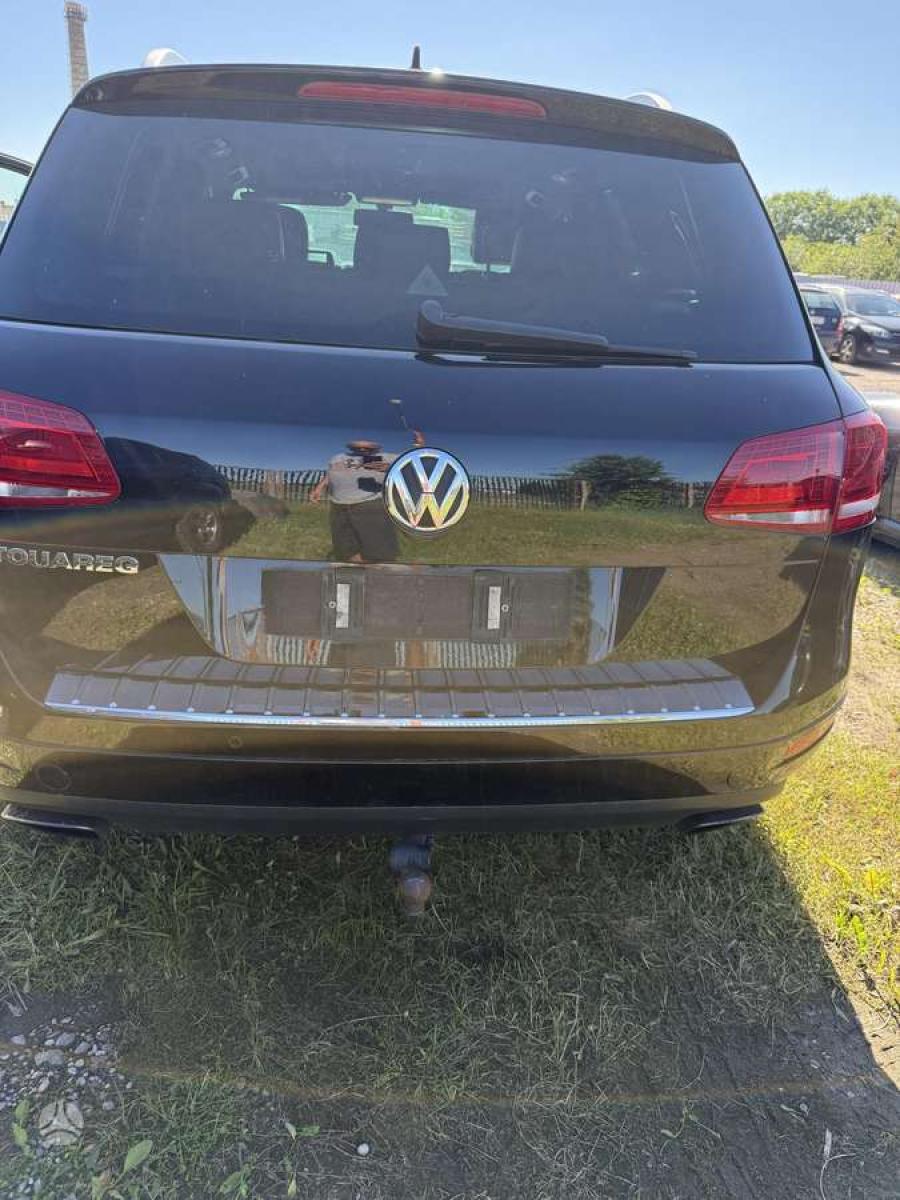 Melns Volkswagen Touareg 2014 Jurbarkas, ar dzinēja tilpumu 3.00 L un nobraukumu 300 tūkst. km par 10499 €, foto 10 vietnē AUTOMOTO.COM.LV