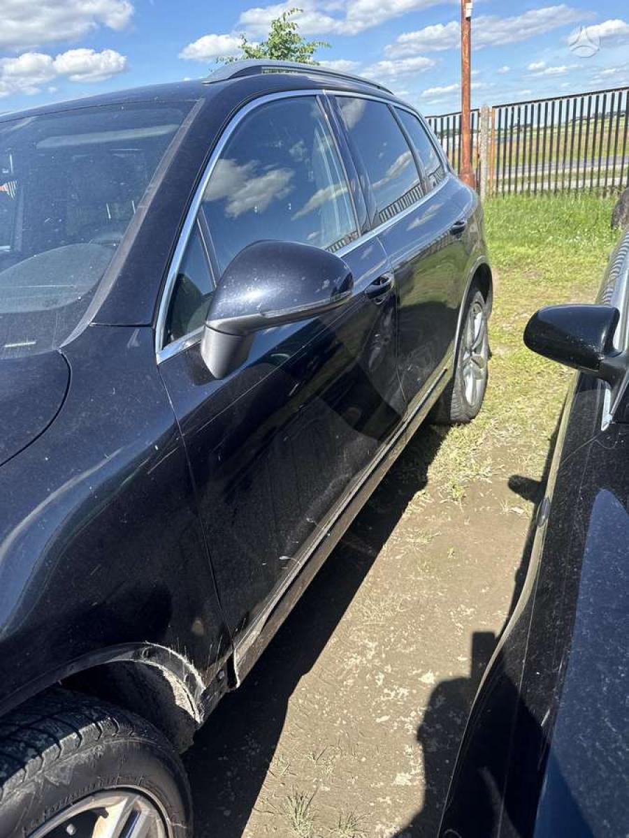 Melns Volkswagen Touareg 2014 Jurbarkas, ar dzinēja tilpumu 3.00 L un nobraukumu 300 tūkst. km par 10499 €, foto 23 vietnē AUTOMOTO.COM.LV