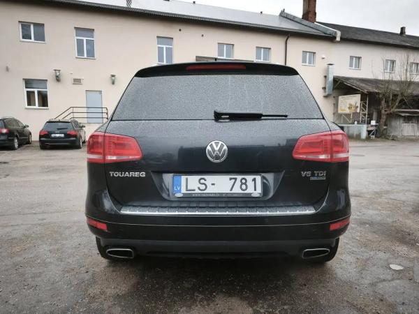 Melns Volkswagen Touareg 2014 Cēsis, ar dzinēja tilpumu 3.00 L un nobraukumu 280 tūkst. km par 12150 €, foto 7 vietnē AUTOMOTO.COM.LV