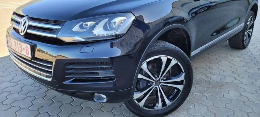Melns Volkswagen Touareg 2014 Rīga, ar dzinēja tilpumu 3.00 L un nobraukumu 303 tūkst. km par 14500 €, foto 1 vietnē AUTOMOTO.COM.LV