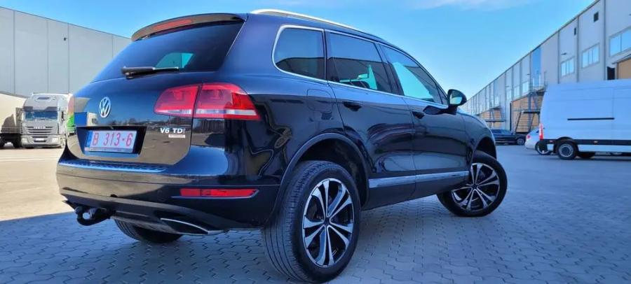 Melns Volkswagen Touareg 2014 Rīga, ar dzinēja tilpumu 3.00 L un nobraukumu 303 tūkst. km par 14500 €, foto 6 vietnē AUTOMOTO.COM.LV