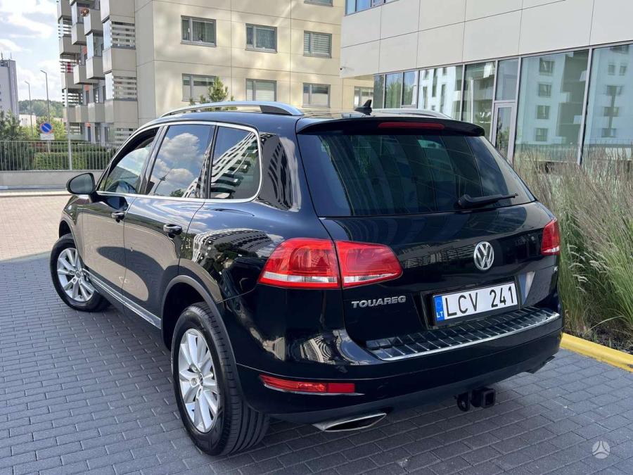 Melns Volkswagen Touareg 2014 Viļņa, ar dzinēja tilpumu 3.60 L un nobraukumu 300 tūkst. km par 7500 €, foto 4 vietnē AUTOMOTO.COM.LV