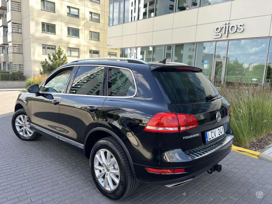 Melns Volkswagen Touareg 2014 Viļņa, ar dzinēja tilpumu 3.60 L un nobraukumu 300 tūkst. km par 7500 €, foto 11 vietnē AUTOMOTO.COM.LV