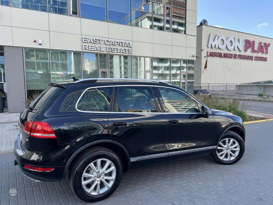 Melns Volkswagen Touareg 2014 Viļņa, ar dzinēja tilpumu 3.60 L un nobraukumu 300 tūkst. km par 7500 €, foto 13 vietnē AUTOMOTO.COM.LV