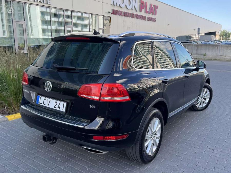 Melns Volkswagen Touareg 2014 Viļņa, ar dzinēja tilpumu 3.60 L un nobraukumu 300 tūkst. km par 7500 €, foto 14 vietnē AUTOMOTO.COM.LV