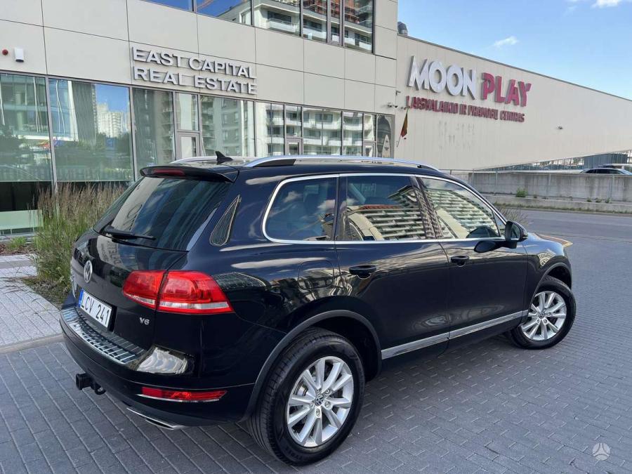 Melns Volkswagen Touareg 2014 Viļņa, ar dzinēja tilpumu 3.60 L un nobraukumu 300 tūkst. km par 7500 €, foto 16 vietnē AUTOMOTO.COM.LV