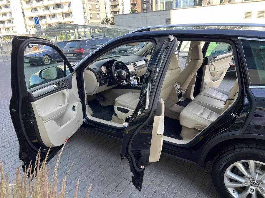Melns Volkswagen Touareg 2014 Viļņa, ar dzinēja tilpumu 3.60 L un nobraukumu 300 tūkst. km par 7500 €, foto 23 vietnē AUTOMOTO.COM.LV