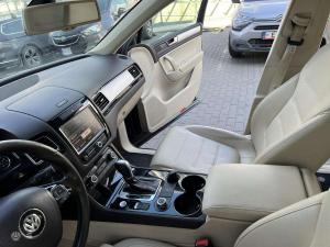 Melns Volkswagen Touareg 2014 Viļņa, ar dzinēja tilpumu 3.60 L un nobraukumu 300 tūkst. km par 7500 €, foto 29 vietnē AUTOMOTO.COM.LV