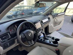 Melns Volkswagen Touareg 2014 Viļņa, ar dzinēja tilpumu 3.60 L un nobraukumu 300 tūkst. km par 7500 €, foto 30 vietnē AUTOMOTO.COM.LV