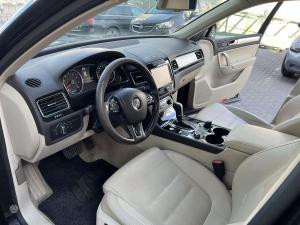 Melns Volkswagen Touareg 2014 Viļņa, ar dzinēja tilpumu 3.60 L un nobraukumu 300 tūkst. km par 7500 €, foto 31 vietnē AUTOMOTO.COM.LV
