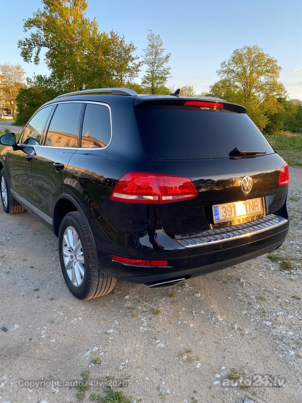 Black Volkswagen Touareg 2014 in Tallinn, with an engine capacity of 3.00 L and mileage of 273 thousand km for 13500 €, photo 2 on AUTOMOTO.COM.LV