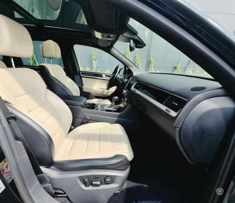 Melns Volkswagen Touareg 2014 Viļņa, ar dzinēja tilpumu 2.97 L un nobraukumu 203 tūkst. km par 14499 €, foto 16 vietnē AUTOMOTO.COM.LV