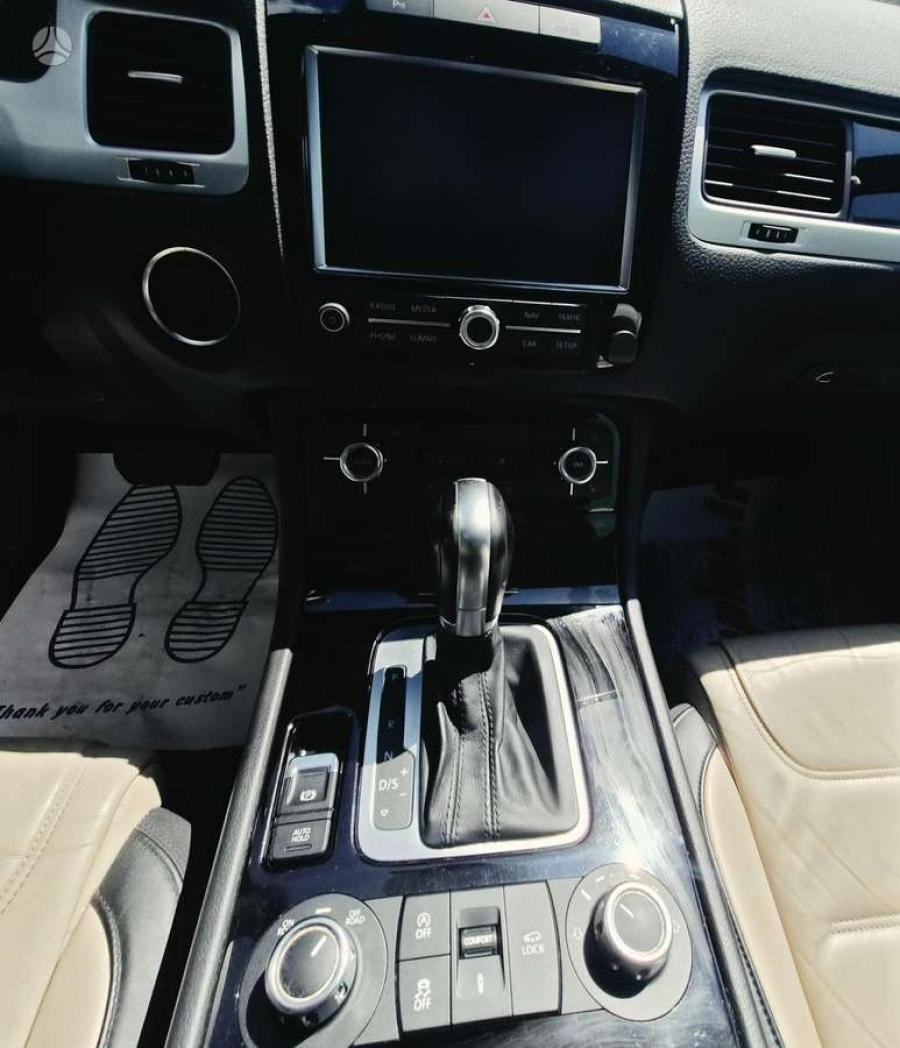 Melns Volkswagen Touareg 2014 Viļņa, ar dzinēja tilpumu 2.97 L un nobraukumu 203 tūkst. km par 14499 €, foto 23 vietnē AUTOMOTO.COM.LV