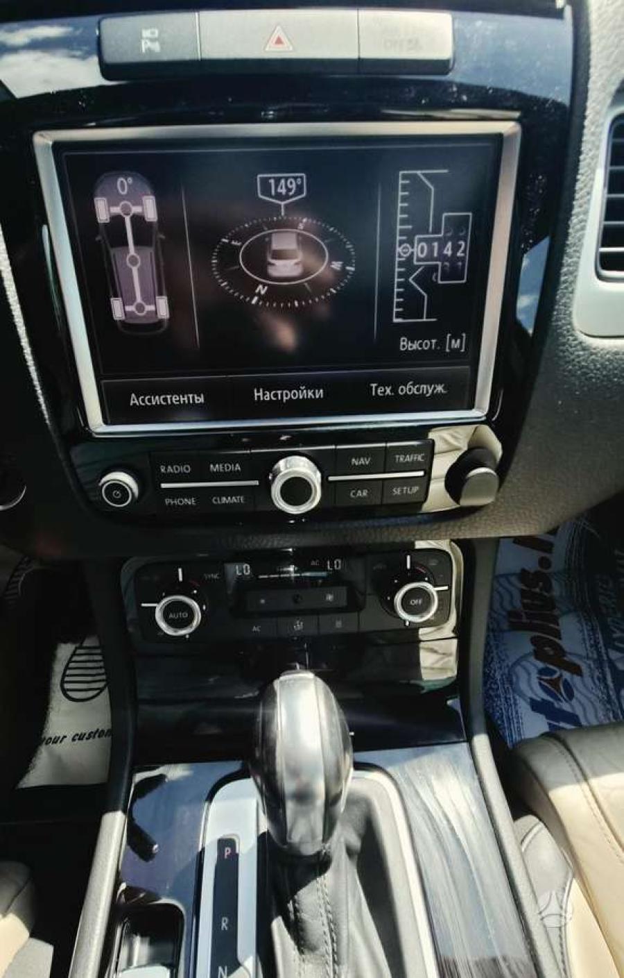 Melns Volkswagen Touareg 2014 Viļņa, ar dzinēja tilpumu 2.97 L un nobraukumu 203 tūkst. km par 14499 €, foto 25 vietnē AUTOMOTO.COM.LV