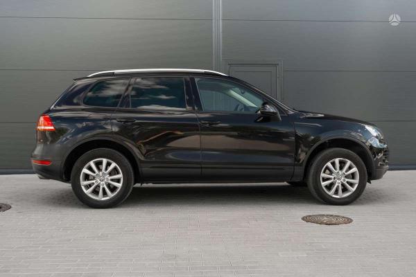 Melns Volkswagen Touareg 2014 Viļņa, ar dzinēja tilpumu 2.97 L un nobraukumu 305 tūkst. km par 10950 €, foto 8 vietnē AUTOMOTO.COM.LV