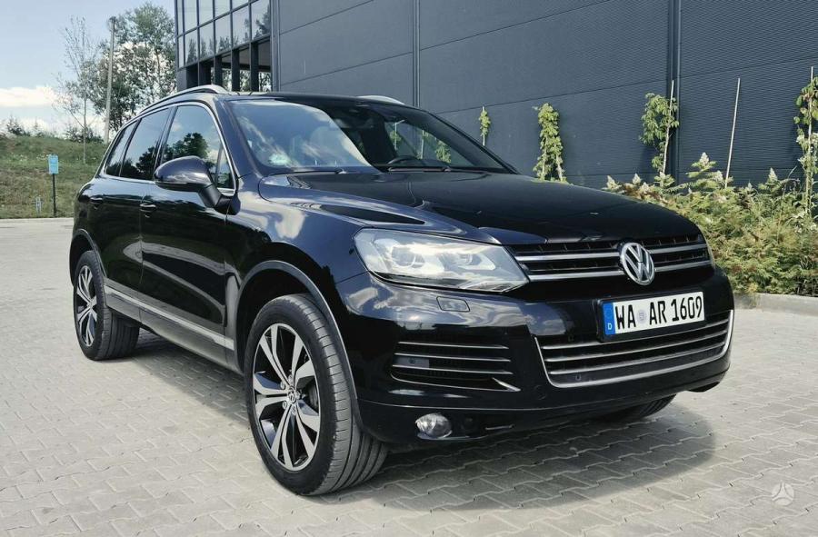 Black Volkswagen Touareg 2014 in Vilnius, with an engine capacity of 2.97 L and mileage of 203 thousand km for 14950 €, photo 1 on AUTOMOTO.COM.LV