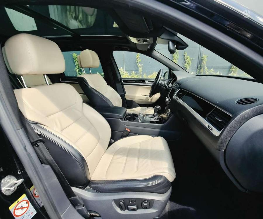 Black Volkswagen Touareg 2014 in Vilnius, with an engine capacity of 2.97 L and mileage of 203 thousand km for 14950 €, photo 17 on AUTOMOTO.COM.LV