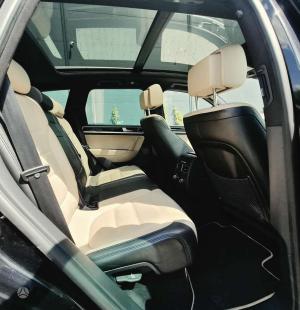 Black Volkswagen Touareg 2014 in Vilnius, with an engine capacity of 2.97 L and mileage of 203 thousand km for 14950 €, photo 18 on AUTOMOTO.COM.LV