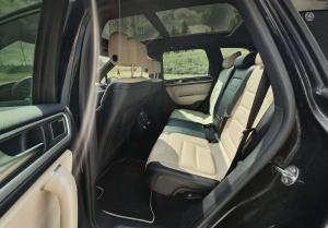 Black Volkswagen Touareg 2014 in Vilnius, with an engine capacity of 2.97 L and mileage of 203 thousand km for 14950 €, photo 19 on AUTOMOTO.COM.LV