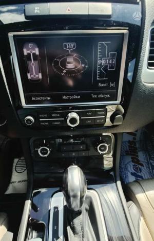 Black Volkswagen Touareg 2014 in Vilnius, with an engine capacity of 2.97 L and mileage of 203 thousand km for 14950 €, photo 26 on AUTOMOTO.COM.LV