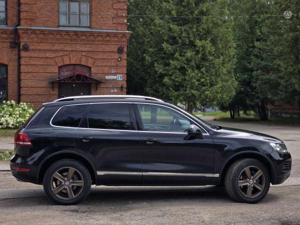 Черный Фольксваген Туарег 2014 в Каунас, объемом двигателя 2.97 л и пробегом 210 тыс. км за 13300 €, фото 8 на AUTOMOTO.COM.LV