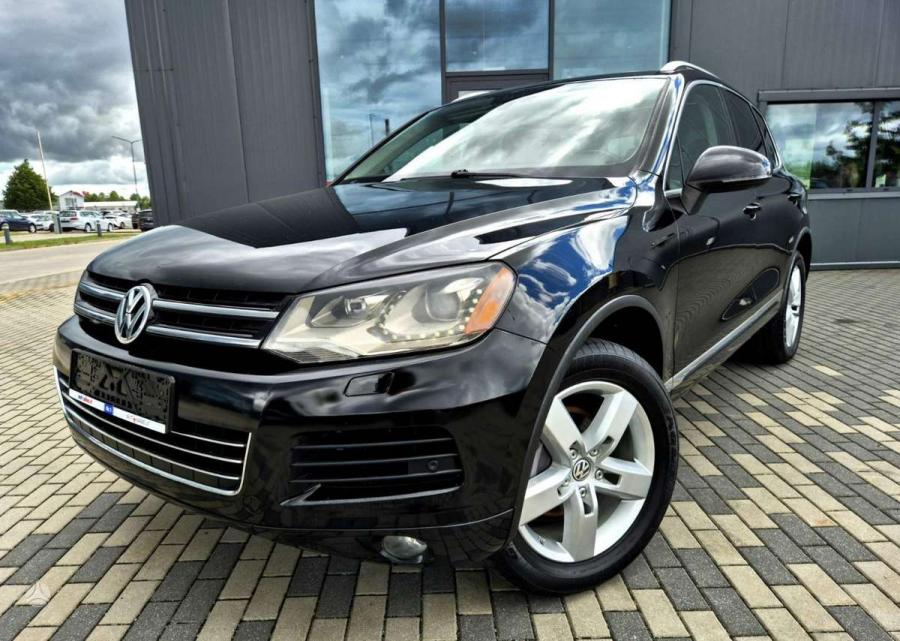 Melns Volkswagen Touareg 2014 Šauļi, ar dzinēja tilpumu 3.60 L un nobraukumu 235 tūkst. km par 8750 €, foto 4 vietnē AUTOMOTO.COM.LV