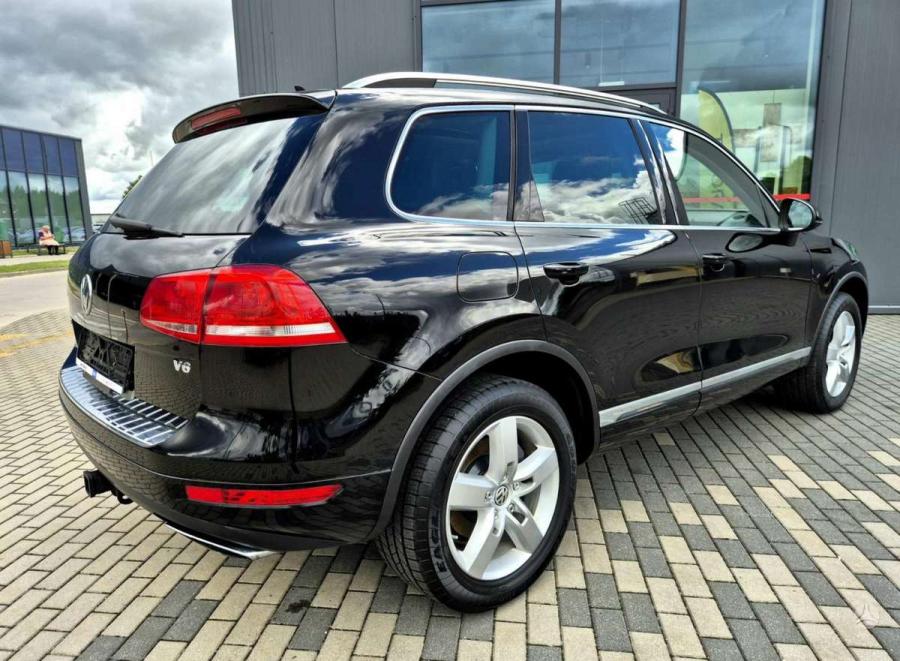 Melns Volkswagen Touareg 2014 Šauļi, ar dzinēja tilpumu 3.60 L un nobraukumu 235 tūkst. km par 8750 €, foto 9 vietnē AUTOMOTO.COM.LV
