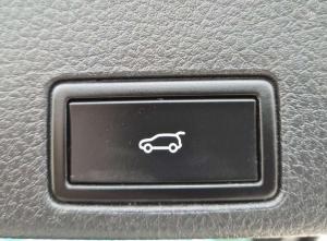 Melns Volkswagen Touareg 2014 Šauļi, ar dzinēja tilpumu 3.60 L un nobraukumu 235 tūkst. km par 8750 €, foto 30 vietnē AUTOMOTO.COM.LV