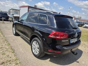 Black Volkswagen Touareg 2014 in Vilnius, with an engine capacity of 2.97 L and mileage of 253 thousand km for 11800 €, photo 5 on AUTOMOTO.COM.LV