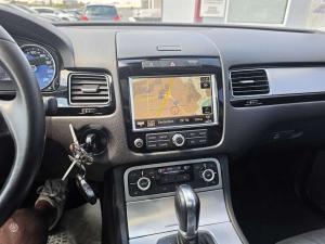 Black Volkswagen Touareg 2014 in Vilnius, with an engine capacity of 2.97 L and mileage of 253 thousand km for 11800 €, photo 19 on AUTOMOTO.COM.LV