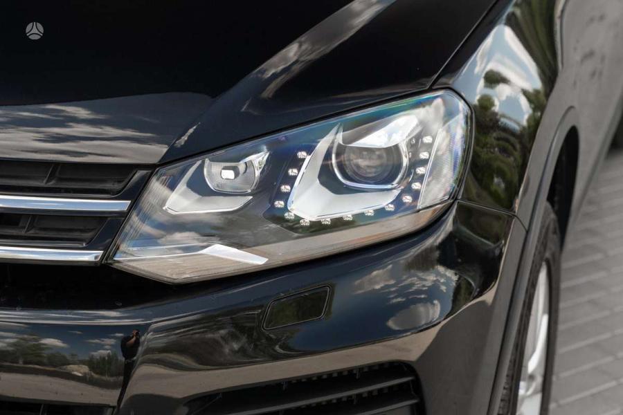 Melns Volkswagen Touareg 2014 Viļņa, ar dzinēja tilpumu 2.97 L un nobraukumu 305 tūkst. km par 9750 €, foto 6 vietnē AUTOMOTO.COM.LV