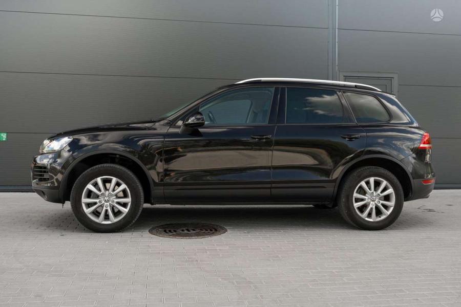 Melns Volkswagen Touareg 2014 Viļņa, ar dzinēja tilpumu 2.97 L un nobraukumu 305 tūkst. km par 9750 €, foto 7 vietnē AUTOMOTO.COM.LV