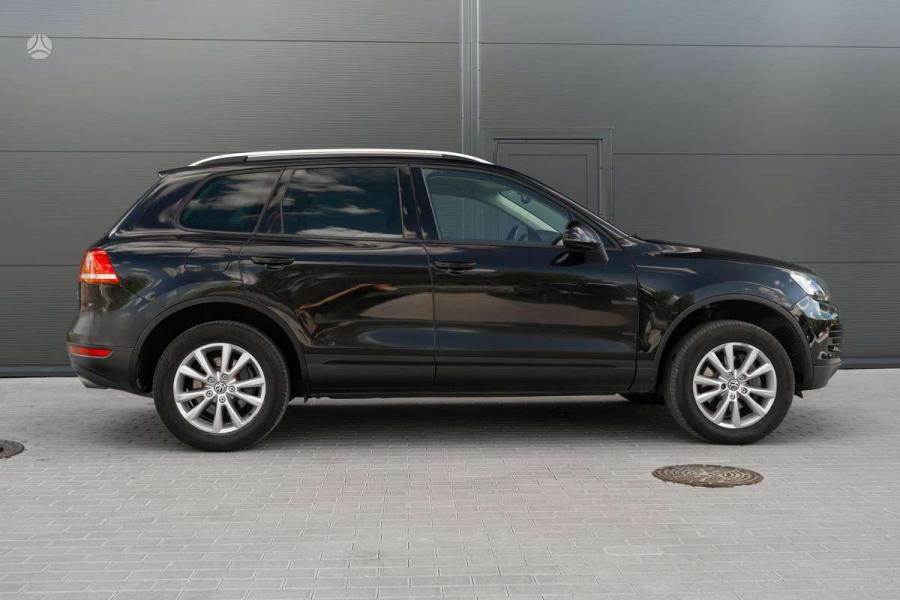 Melns Volkswagen Touareg 2014 Viļņa, ar dzinēja tilpumu 2.97 L un nobraukumu 305 tūkst. km par 9750 €, foto 9 vietnē AUTOMOTO.COM.LV