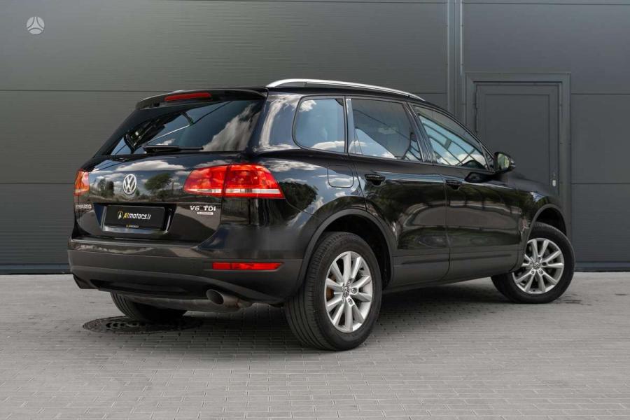 Melns Volkswagen Touareg 2014 Viļņa, ar dzinēja tilpumu 2.97 L un nobraukumu 305 tūkst. km par 9750 €, foto 11 vietnē AUTOMOTO.COM.LV