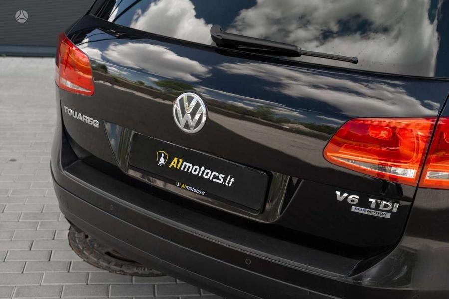 Melns Volkswagen Touareg 2014 Viļņa, ar dzinēja tilpumu 2.97 L un nobraukumu 305 tūkst. km par 9750 €, foto 13 vietnē AUTOMOTO.COM.LV
