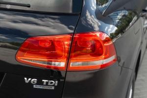 Melns Volkswagen Touareg 2014 Viļņa, ar dzinēja tilpumu 2.97 L un nobraukumu 305 tūkst. km par 9750 €, foto 14 vietnē AUTOMOTO.COM.LV