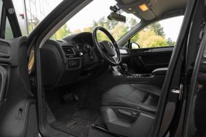 Melns Volkswagen Touareg 2014 Viļņa, ar dzinēja tilpumu 2.97 L un nobraukumu 305 tūkst. km par 9750 €, foto 15 vietnē AUTOMOTO.COM.LV