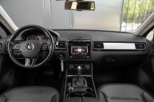 Melns Volkswagen Touareg 2014 Viļņa, ar dzinēja tilpumu 2.97 L un nobraukumu 305 tūkst. km par 9750 €, foto 16 vietnē AUTOMOTO.COM.LV