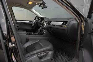 Melns Volkswagen Touareg 2014 Viļņa, ar dzinēja tilpumu 2.97 L un nobraukumu 305 tūkst. km par 9750 €, foto 17 vietnē AUTOMOTO.COM.LV