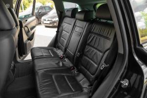 Melns Volkswagen Touareg 2014 Viļņa, ar dzinēja tilpumu 2.97 L un nobraukumu 305 tūkst. km par 9750 €, foto 18 vietnē AUTOMOTO.COM.LV