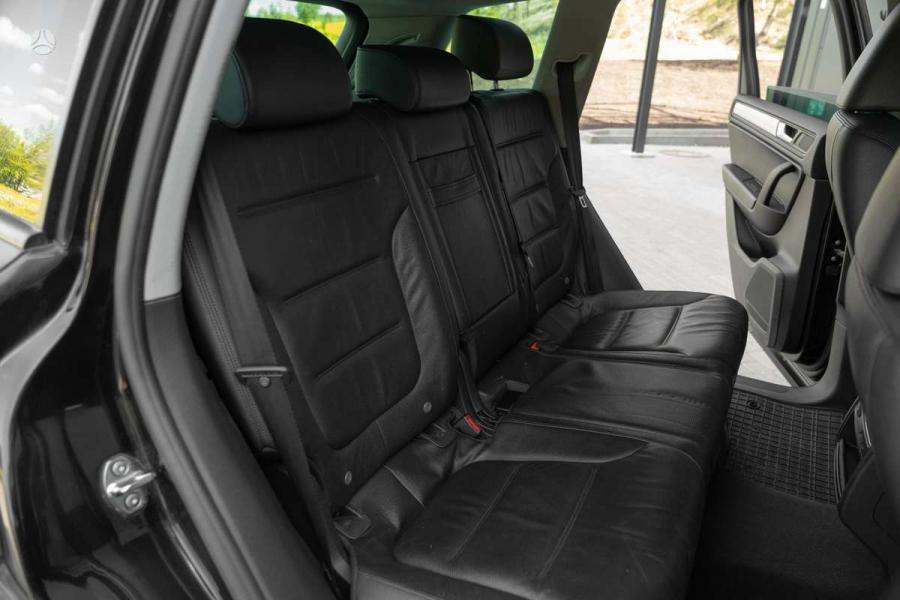 Melns Volkswagen Touareg 2014 Viļņa, ar dzinēja tilpumu 2.97 L un nobraukumu 305 tūkst. km par 9750 €, foto 19 vietnē AUTOMOTO.COM.LV