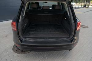 Melns Volkswagen Touareg 2014 Viļņa, ar dzinēja tilpumu 2.97 L un nobraukumu 305 tūkst. km par 9750 €, foto 20 vietnē AUTOMOTO.COM.LV