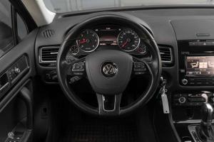 Melns Volkswagen Touareg 2014 Viļņa, ar dzinēja tilpumu 2.97 L un nobraukumu 305 tūkst. km par 9750 €, foto 23 vietnē AUTOMOTO.COM.LV