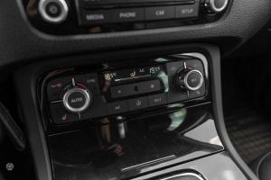 Melns Volkswagen Touareg 2014 Viļņa, ar dzinēja tilpumu 2.97 L un nobraukumu 305 tūkst. km par 9750 €, foto 28 vietnē AUTOMOTO.COM.LV