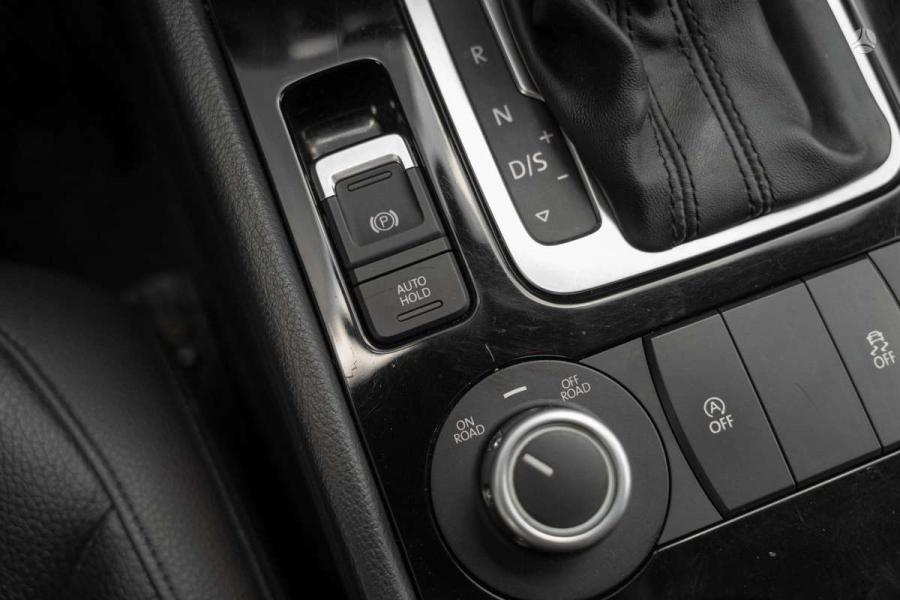 Melns Volkswagen Touareg 2014 Viļņa, ar dzinēja tilpumu 2.97 L un nobraukumu 305 tūkst. km par 9750 €, foto 29 vietnē AUTOMOTO.COM.LV